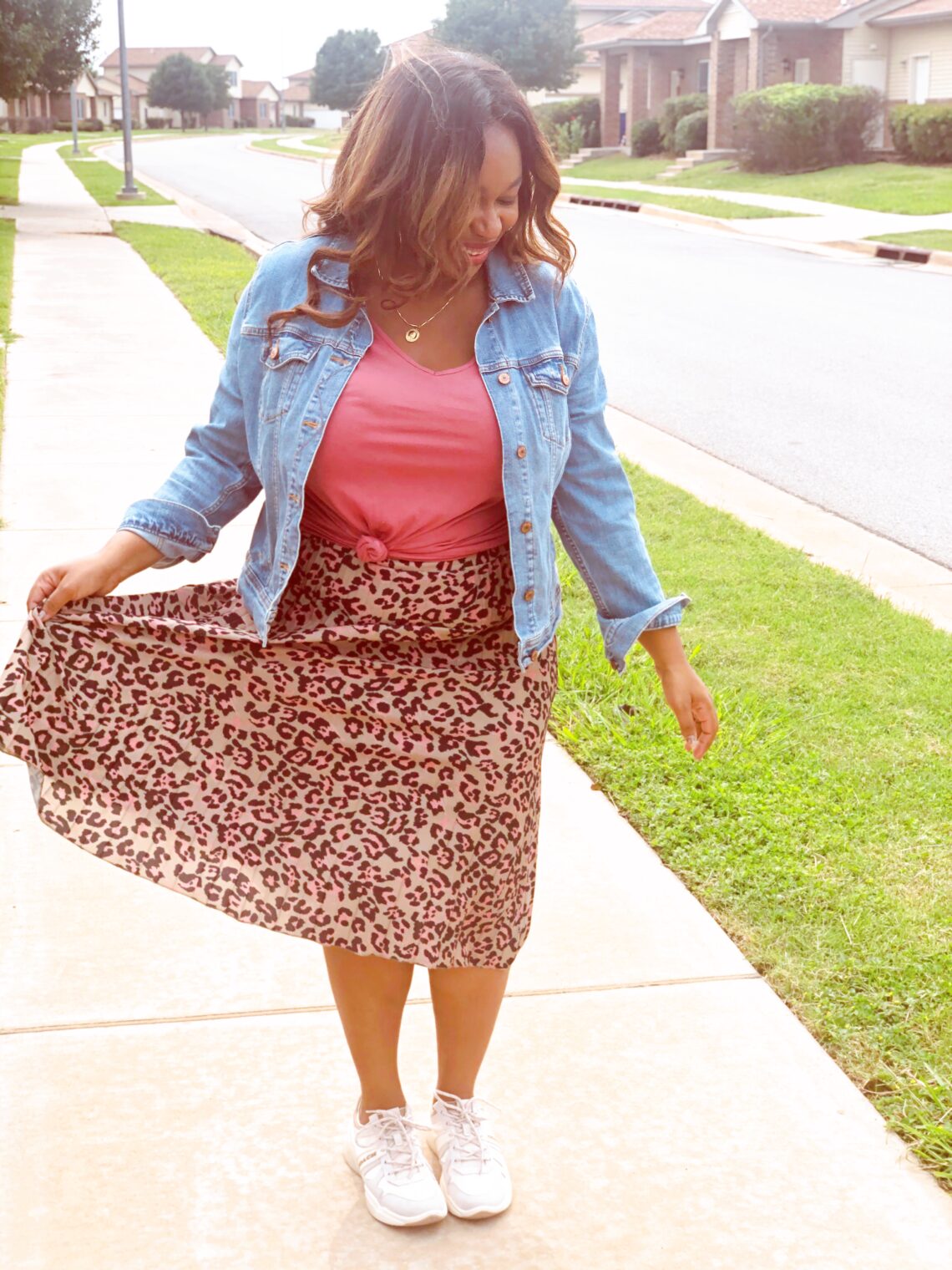 4 Quick, Cute Sneaker Outfits For Fall - All Day Britney